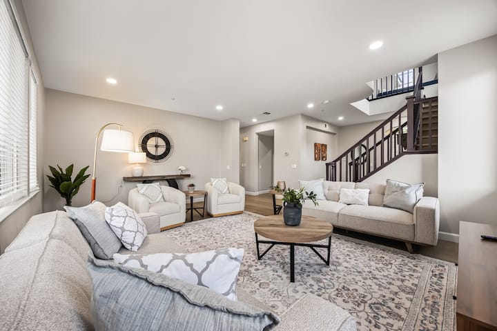 Riverside Home From Home - Riverside, CA