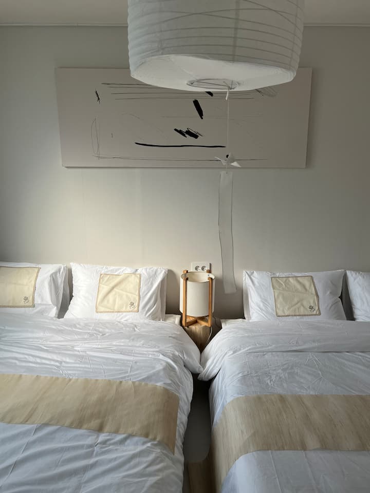 [공항철도 직통] 공덕역 1분 | 6인 프라이빗 스테이 | 모던 한옥 | 홍대·명동·이태원 - Seoul