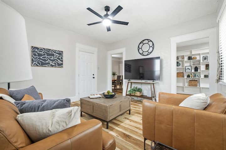 Downtown Westfield | Grand Junction Getaway - 카멀