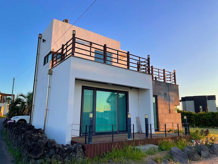 애월 2층 독채 / 방2, 화3 - Jeju-si