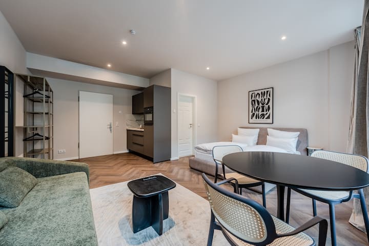 Spacious Design Studio - Lyv Apartments - Berlin