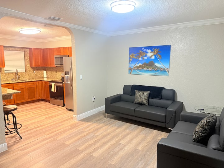 Perfect Small Family Vacation Home - Tampa