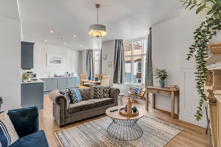 Modern Luxury 3-bed Apartment | Close To Beach | - 克羅麥