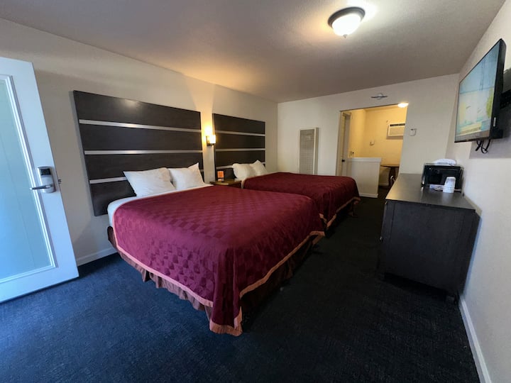 Hotel Room In South Lake Tahoe With 2 Queen Beds - South Lake Tahoe, CA