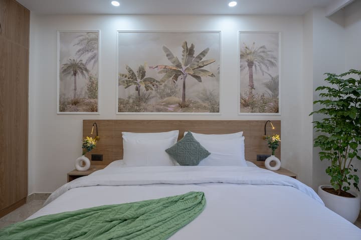 Stepfree Studio Nr Golf Course Road @ Sterling - Gurgaon