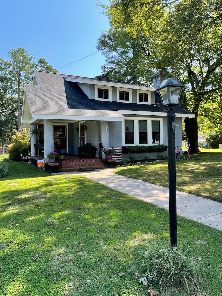 Comfortable Cozy Cape In Colonial Heights - Fort Lee, VA