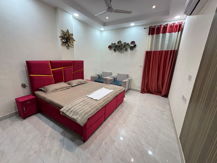 4bhk Near Blk & Ganga Ram East Patel Nagar - Elite - New Delhi