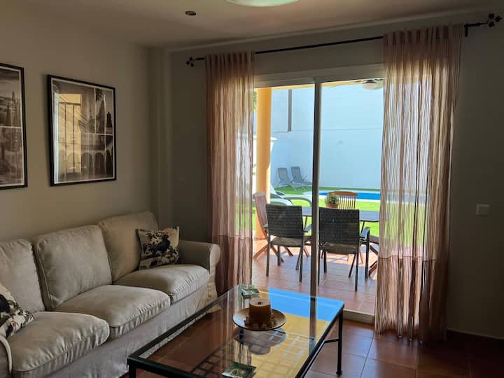 Chalet Adosado, Totalmente Nuevo.
Ubicación De 10 - Utrera