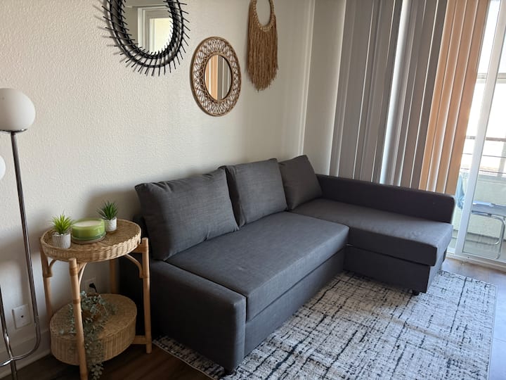 Del Rey Apartment Free Parking - Santa Monica, CA