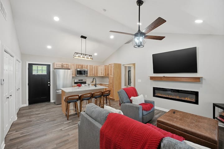 The Majestic Cabin - Logan, OH