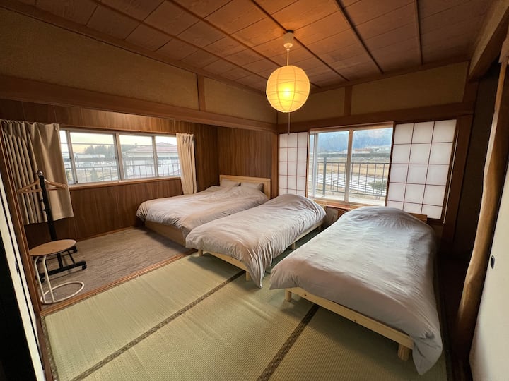 【一棟貸し/最大13名】北アルプスを一望！広いldkと好立地で楽しむ大町・白馬の拠点 - 오마치시