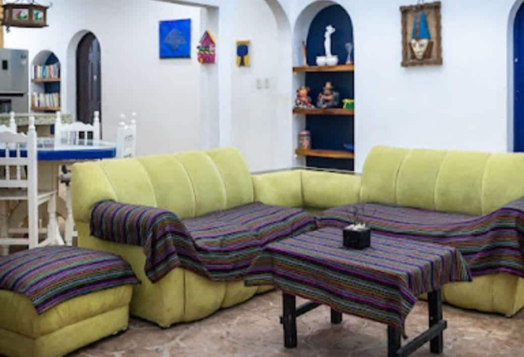 Het blauwe huis wacht op je voor een paar dagen rust. - Huizen te Huur ...