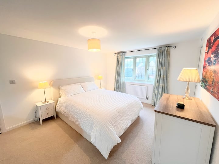 Spacious Bedroom In The Stylish Cotswolds - Stow-on-the-Wold