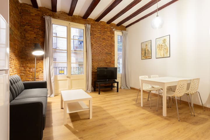 Beautiful Central Flat Near Barcelona’s Old Town - Barcelona
