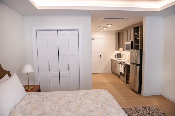 Classic King Room - Portsmouth, NH