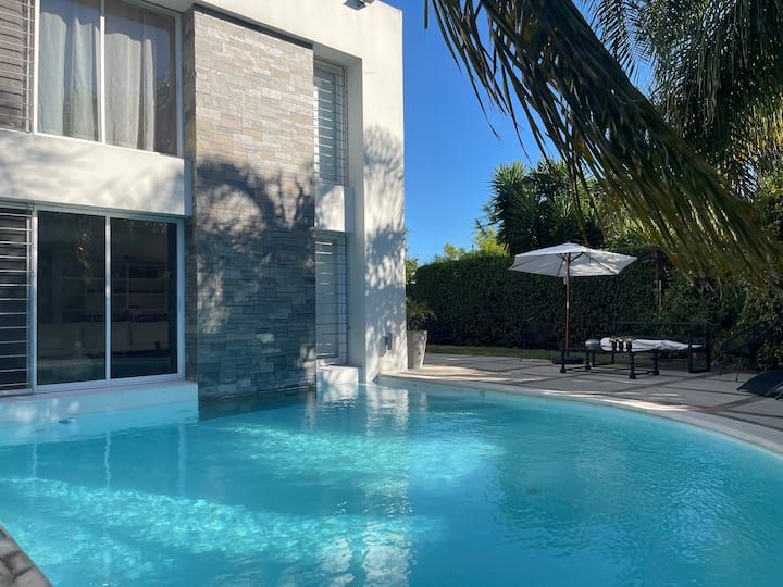 Casa En Carrasco Sur - Montevideo