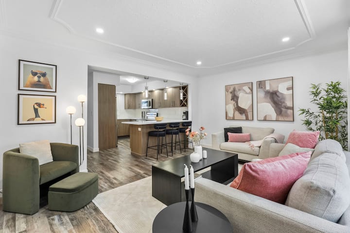 Beautiful 4 Bedroom River Heights Bungalow - Winnipeg