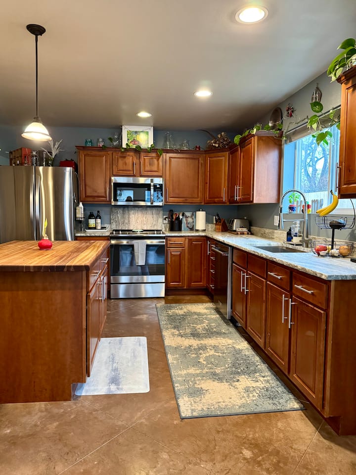 Downtown Kalispell Family Home* Hot Tub* Kids Toys - 칼리스펠