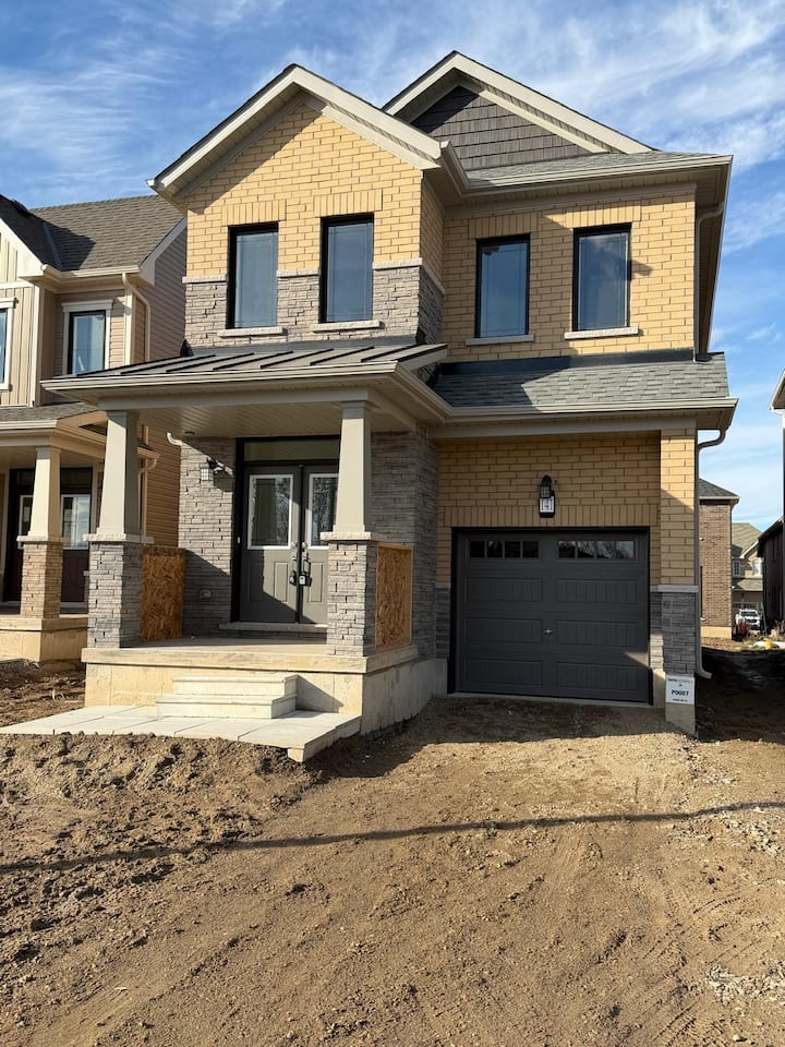 Family-friendly Home Newly Built - 브랜트퍼드