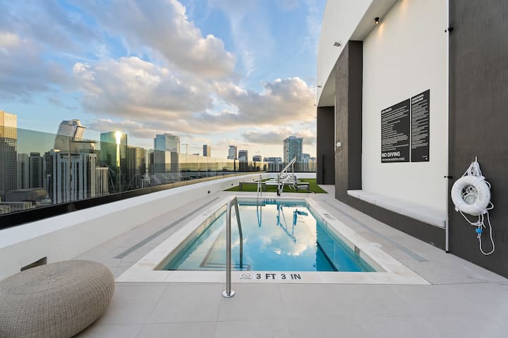 Downtown Miami | Modern Condo + Free Parking - Miami, FL