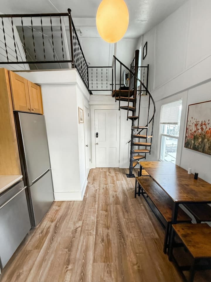 New, Top Floor Loft In The Heart Of Woodstock! - Woodstock, NY