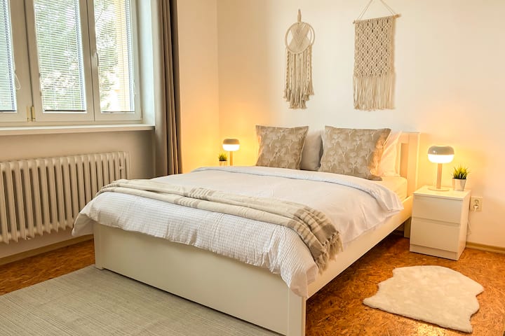 Veľký Byt V Prešove S 3 Spálňami A Parkovaním - Prešov