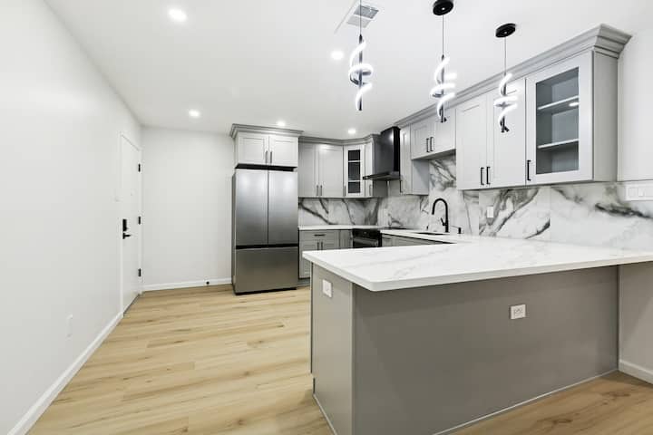 Modern 2bed/1 Bath Apartment Near Lake And Shops - Metairie, LA