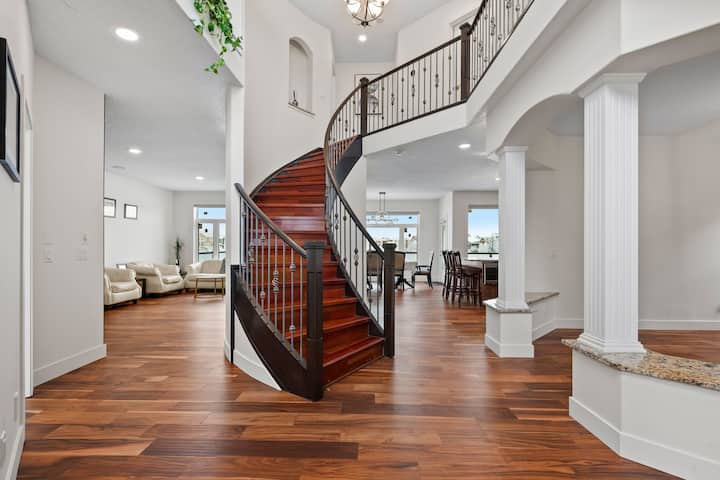 2 Storeys- 4 Bedrooms,2.5 Bathroom With Lake Views - Chestermere