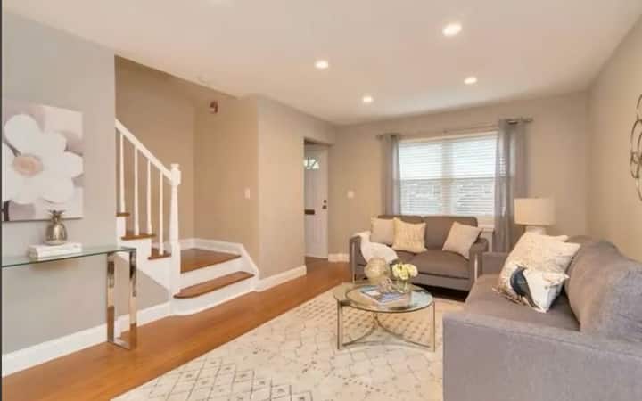 Beautiful, Cheek Apartment Minutes From Midtown - Englewood, NJ
