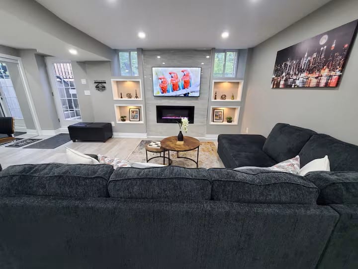 Pristine 3 Bedroom Unit In Brampton - Sleeps 16 - Brampton