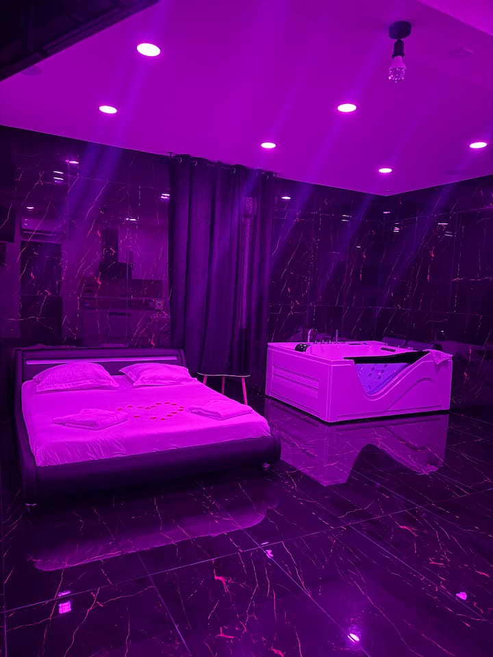 Suite Romantique Avec Jacuzzi Et Terrasse Privée - Saint-Étienne