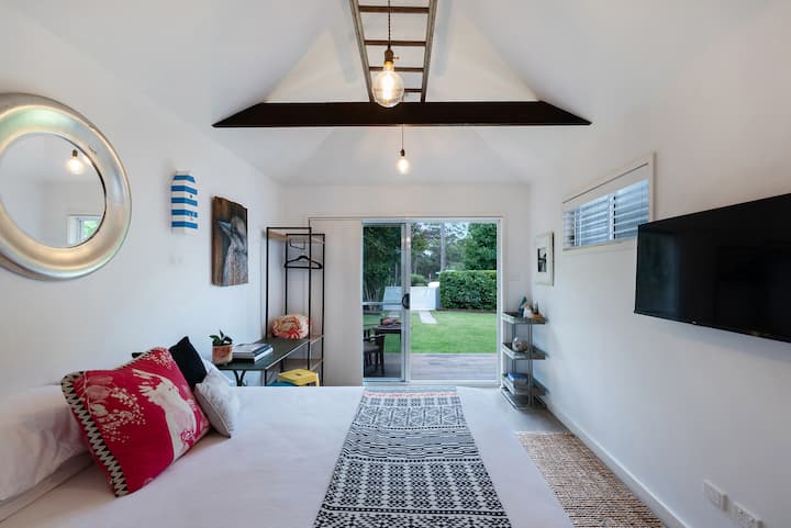 Studio Six Husky | 3pm Checkout | Walk Everywhere - Callala Bay