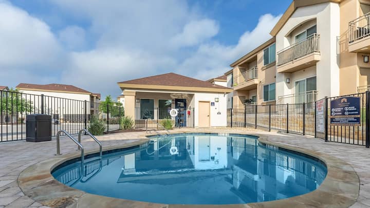 Cedar Park 1br • Wifi • Kitchen • Gym • Laundry - Leander, TX