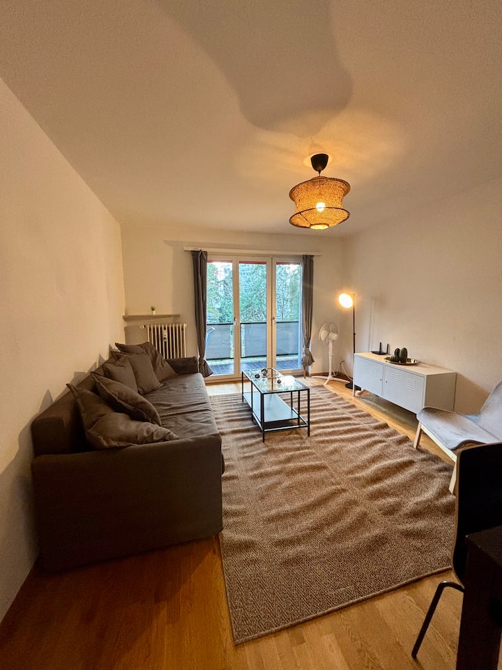 Plain & Practical – Zurich Apartment Ii - Zürich