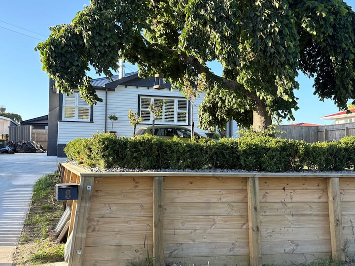 Peace And Tranquillity: A Stones Throw From Town - Taranaki