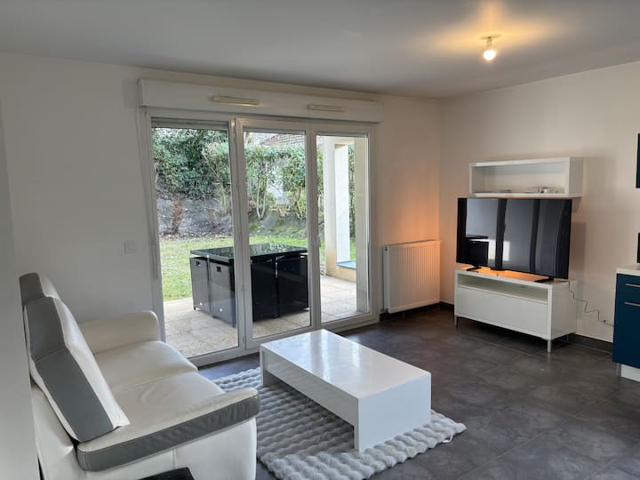 2 Parking - Terrasse - Wifi - 2 Chambres - Annemasse