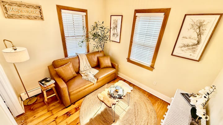 • Red Fox Suites – The Fennec Fox Suite - Poverty Beach, NJ