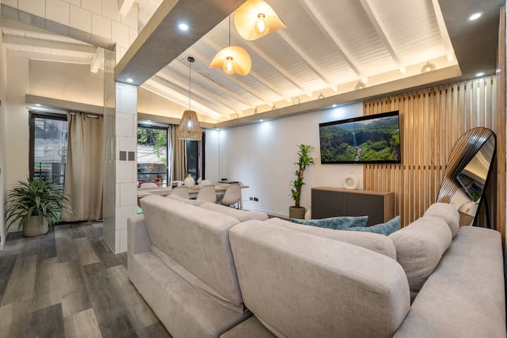 Manila 27 | Jacuzzi, Balcony + A/c In Poblado - Medellín