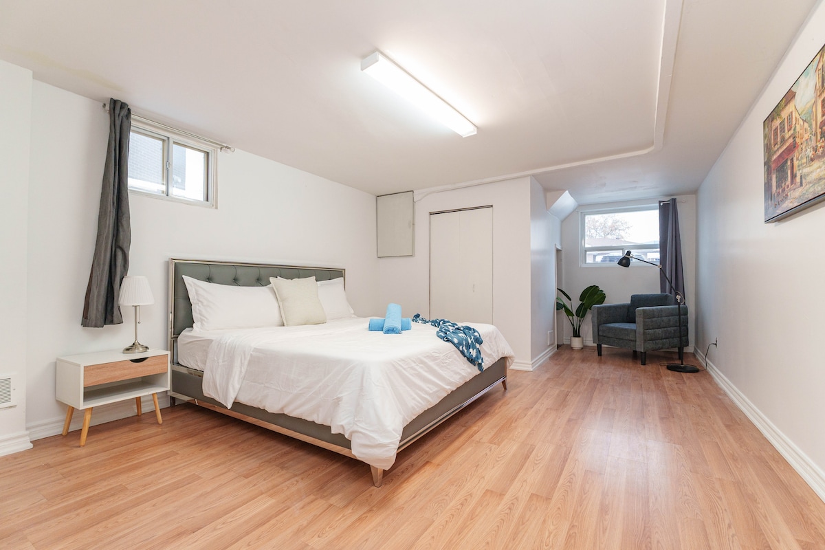 Super lumineux 2 lits Bsmt | Central STC | Métro TTC - Maisons à louer ...