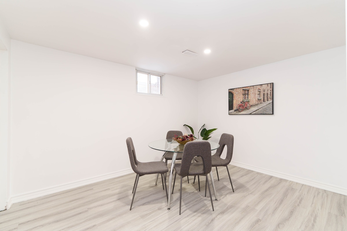 Super lumineux 2 lits Bsmt | Central STC | Métro TTC - Maisons à louer ...