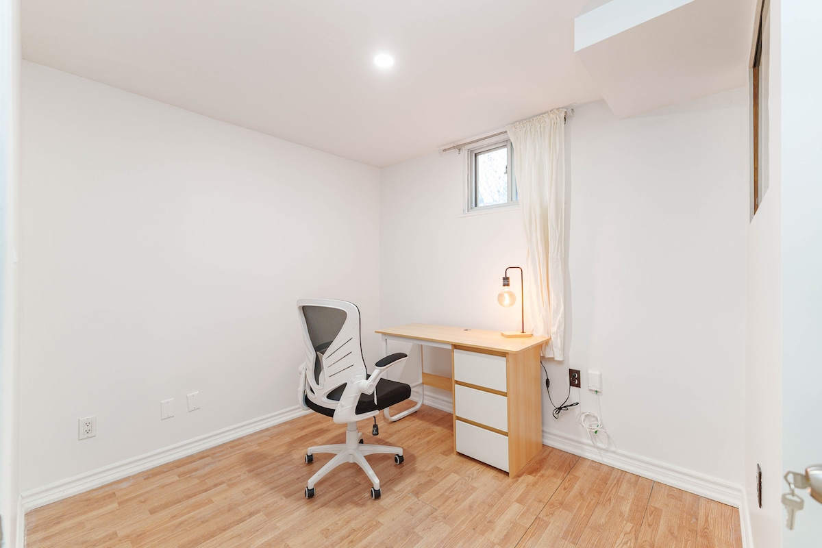 Super lumineux 2 lits Bsmt | Central STC | Métro TTC - Maisons à louer ...