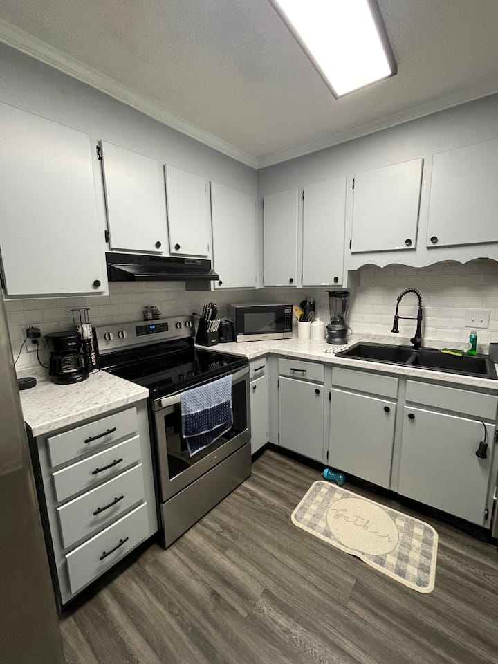 Modern 1king.2queen1.5bath20 Mins Polar Express - Lexington, NC