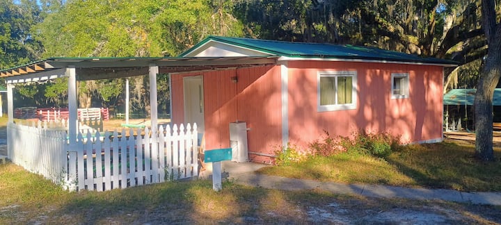 Magnolia Cottage At Camp Good News! - Hawthorne, FL