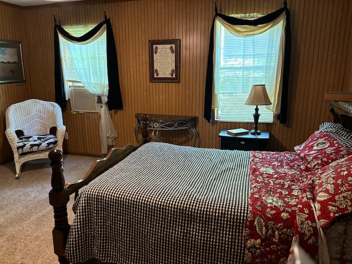 Cabin-tucked In The Woods, Not For Sissies - Tuscaloosa, AL