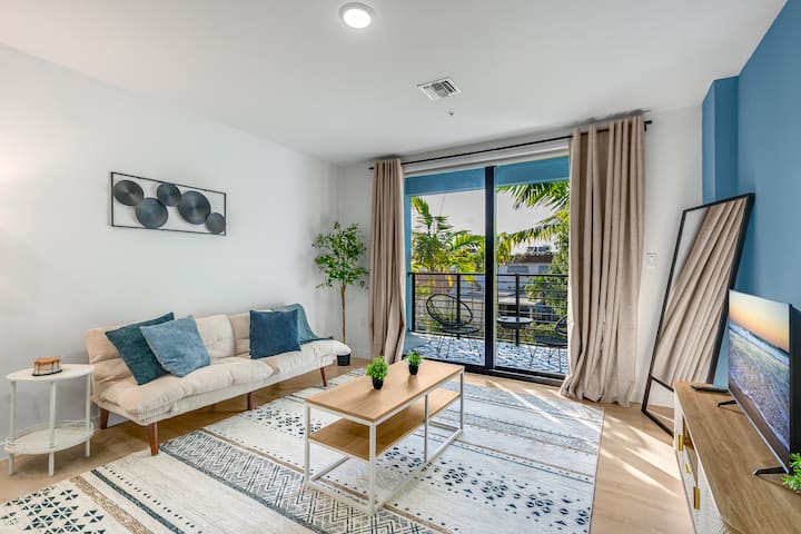 Modern Hollywood Retreat - Hollywood, FL