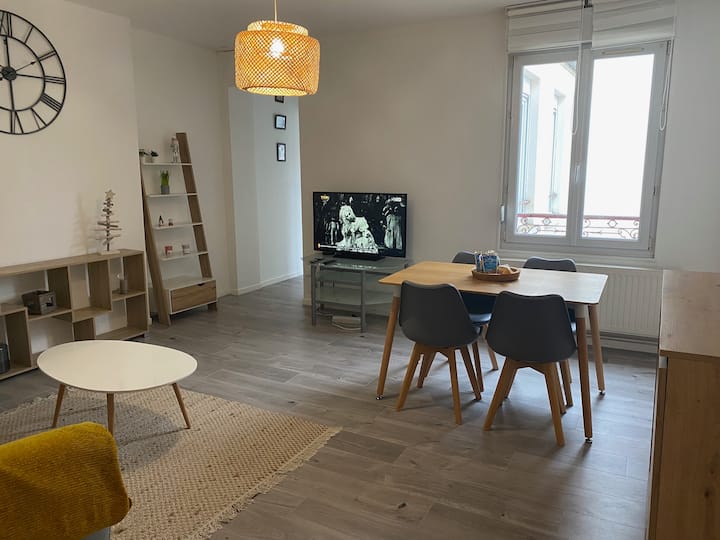 Douillet Et Central, Bus En Pied D'immeuble ! - Reims