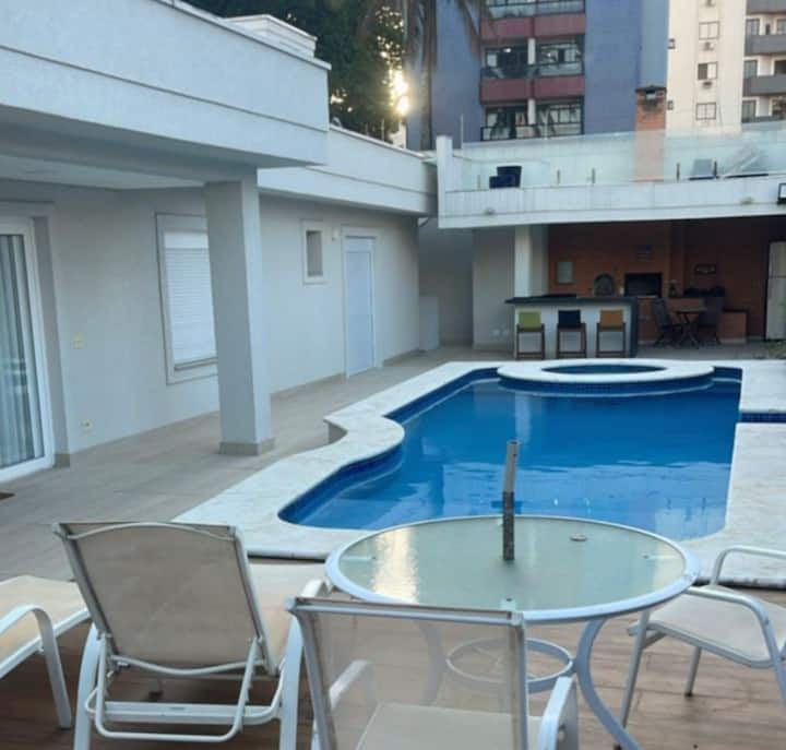 Casa Guaruja - Praia Do Tombo
3suites 200m á Praia - Santos