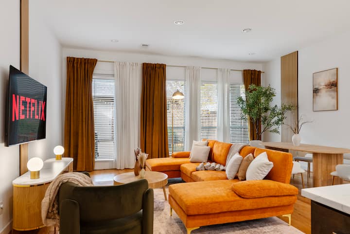 The Flute House | Calm, Modern And Spacious - Dallas, TX