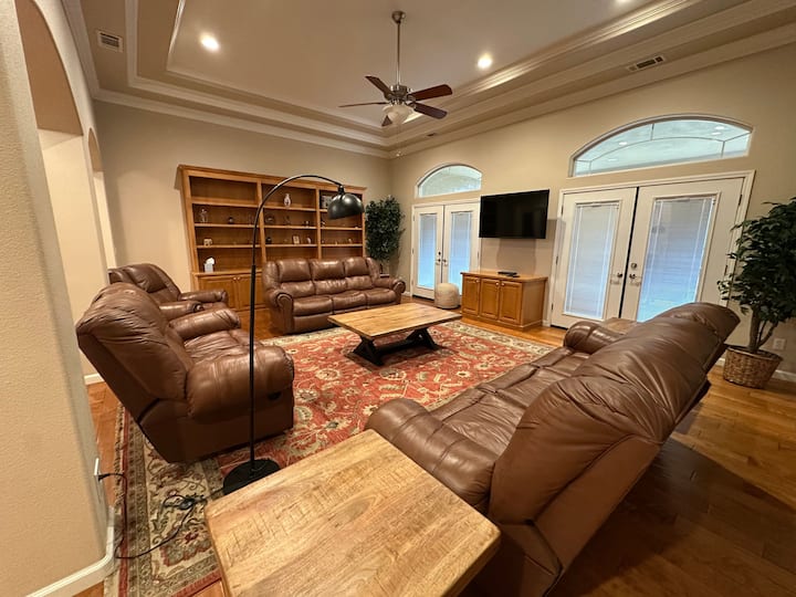 Kendall-ranch Style Spacious Home 4bd/3.5ba - Modesto, CA