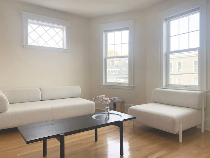 Sunny Cambridge Penthouse - Cambridge, MA